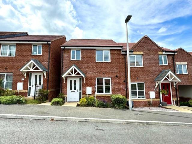 3 bedroom semi detached house to rent