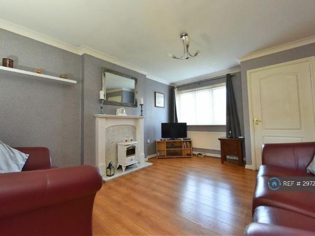 3 bedroom semi detached house to rent