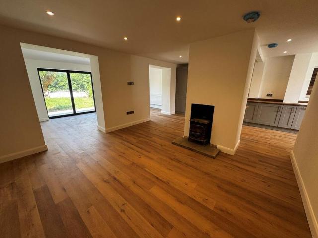 3 bedroom semi detached house to rent