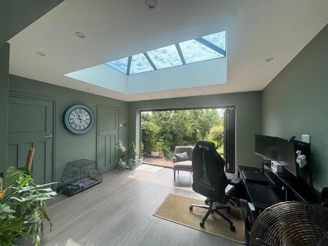 3 bedroom semi detached house to rent