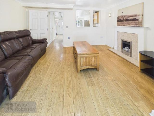 3 bedroom semi detached house to rent