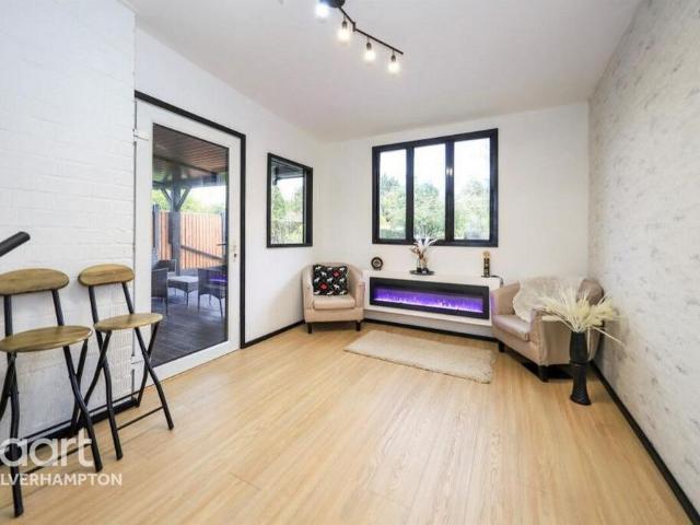 3 bedroom semi detached house to rent