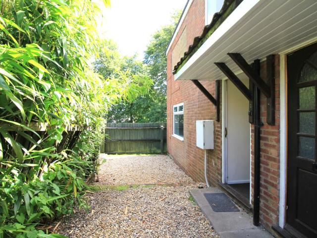 3 bedroom semi detached house to rent