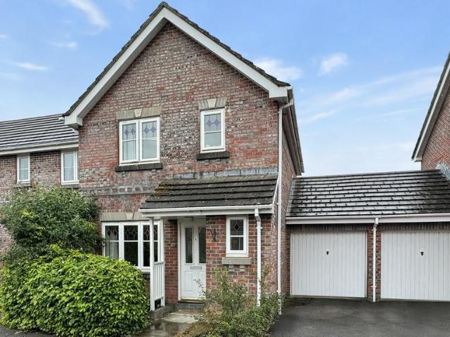 3 bedroom semi detached house to rent
