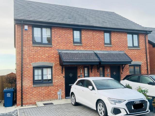 3 bedroom semi detached house to rent