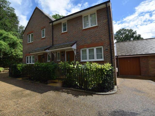3 bedroom semi detached house to rent