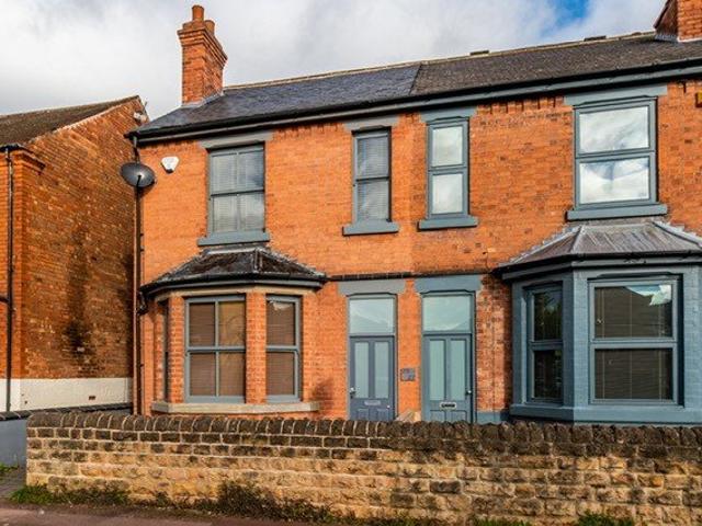 3 bedroom semi detached house to rent