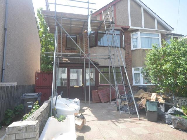 3 bedroom semi detached house to rent