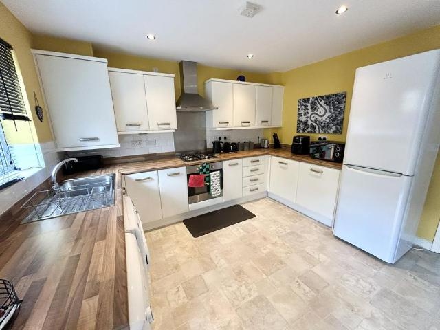 3 bedroom semi detached house to rent