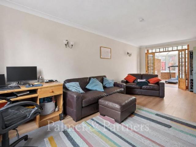 3 bedroom semi detached house to rent
