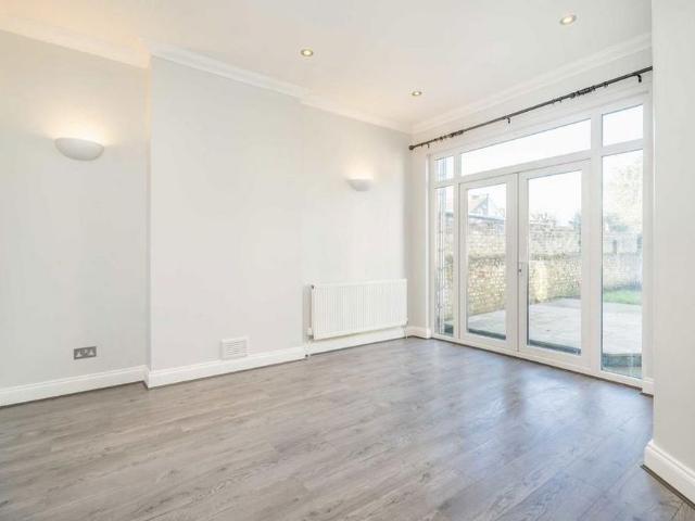 3 bedroom semi detached house to rent