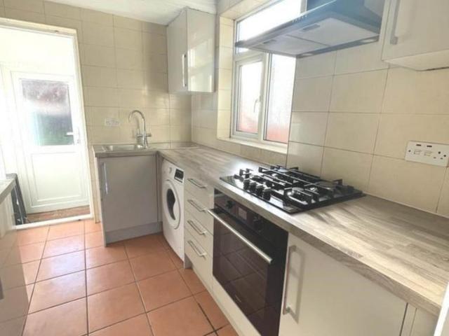 3 bedroom semi detached house to rent