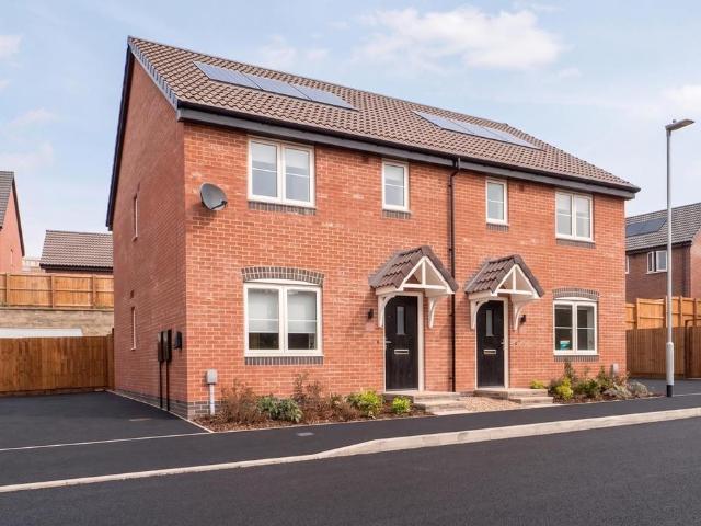 3 bedroom semi detached house to rent
