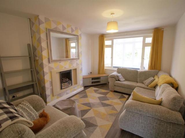3 bedroom semi detached house to rent