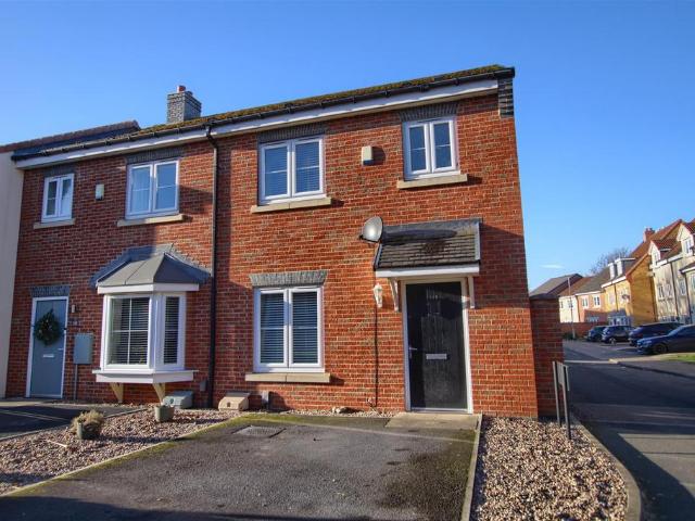3 bedroom semi detached house to rent