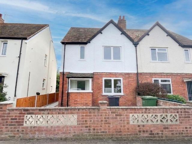 3 bedroom semi detached house to rent