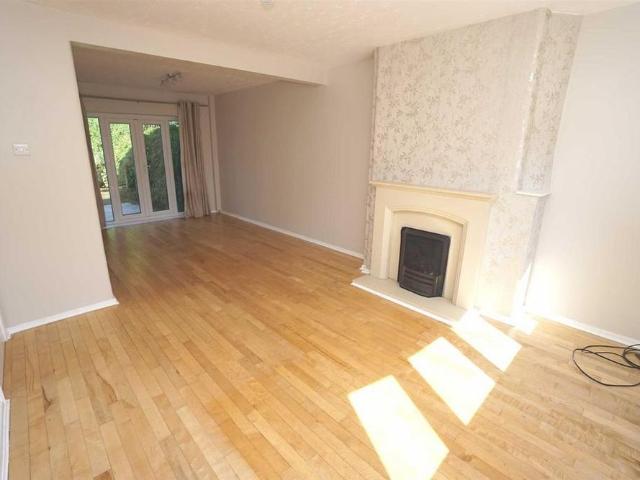 3 bedroom semi detached house to rent