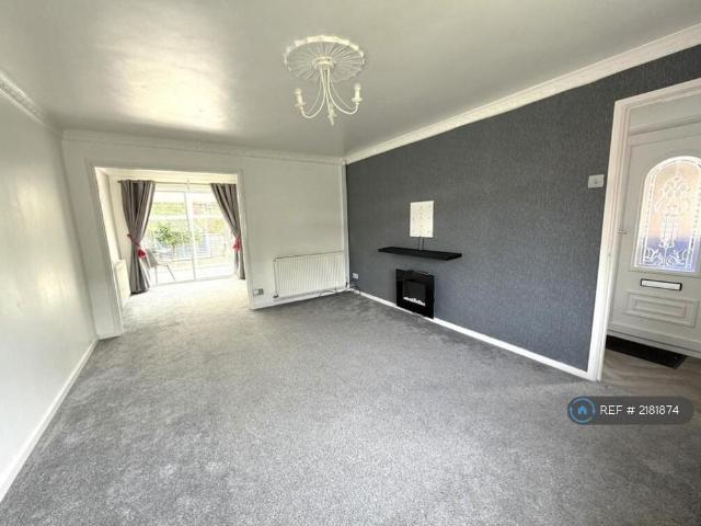 3 bedroom semi detached house to rent