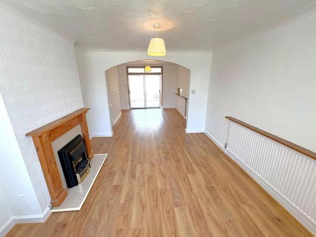 3 bedroom semi detached house to rent