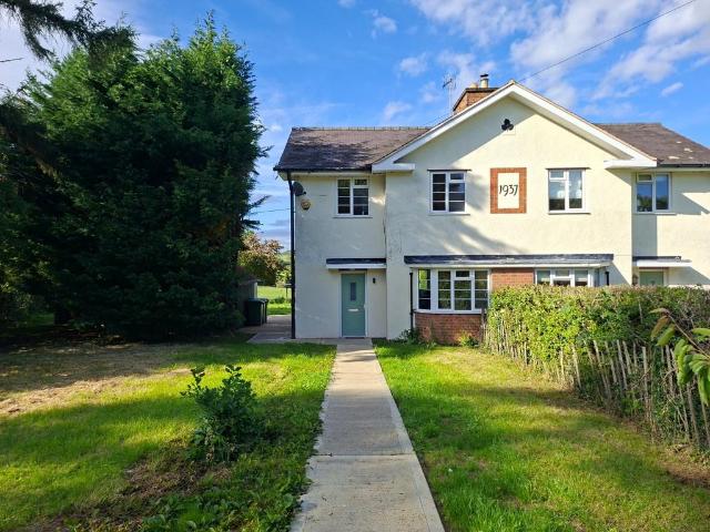 3 bedroom semi detached house to rent