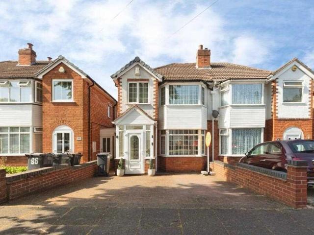 3 bedroom semi detached house to rent