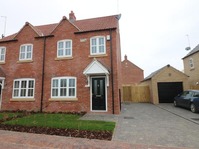 3 bedroom semi detached house to rent