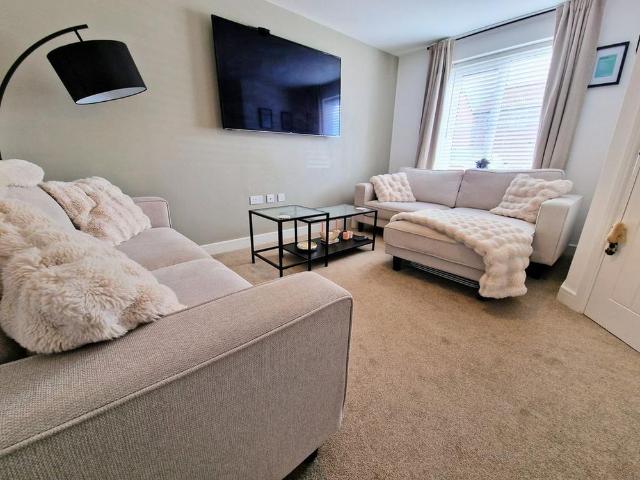3 bedroom semi detached house to rent