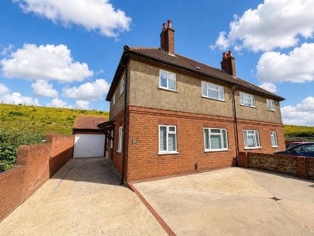 3 bedroom semi detached house to rent