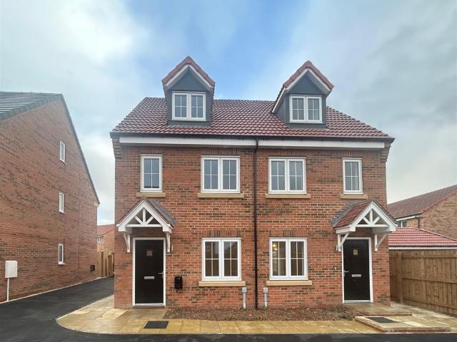 3 bedroom semi detached house to rent