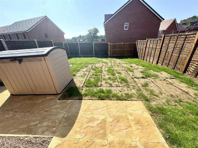 3 bedroom semi detached house to rent