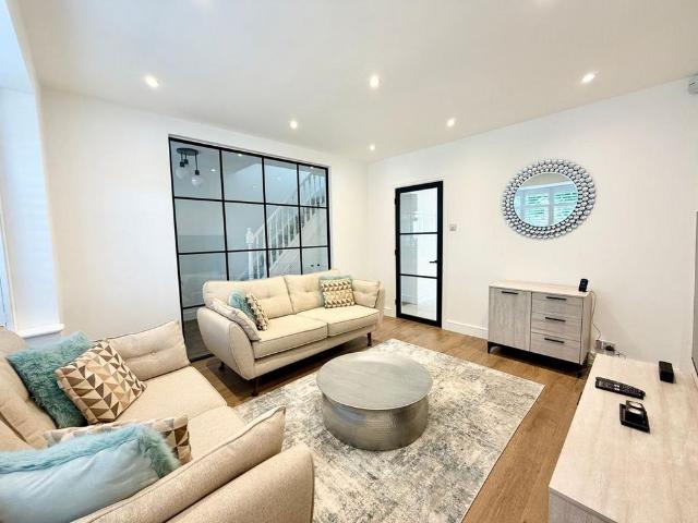 3 bedroom semi detached house to rent