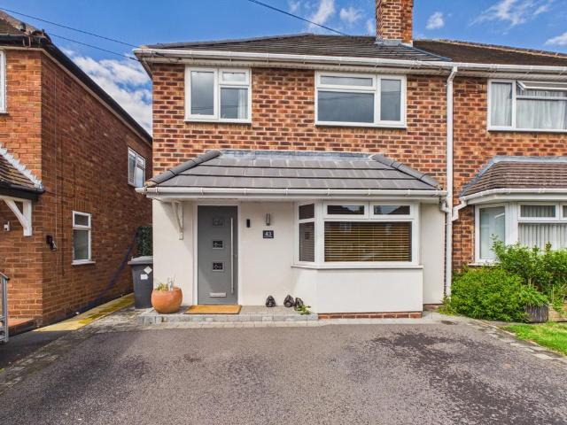 3 bedroom semi detached house to rent