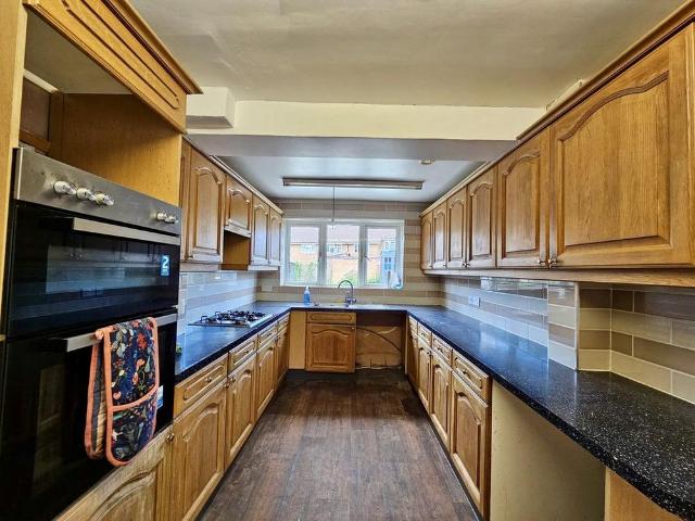 3 bedroom semi detached house to rent