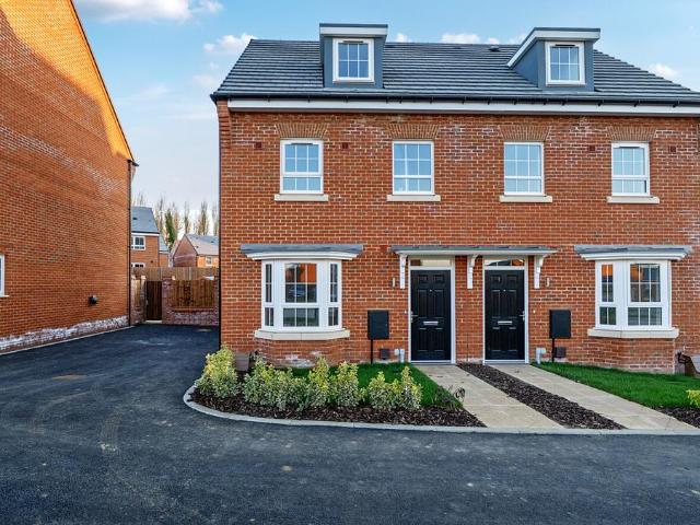 3 bedroom semi detached house to rent
