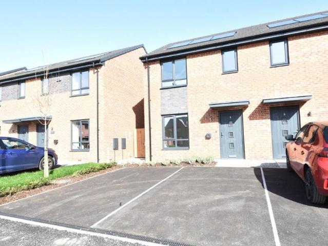 3 bedroom semi detached house to rent