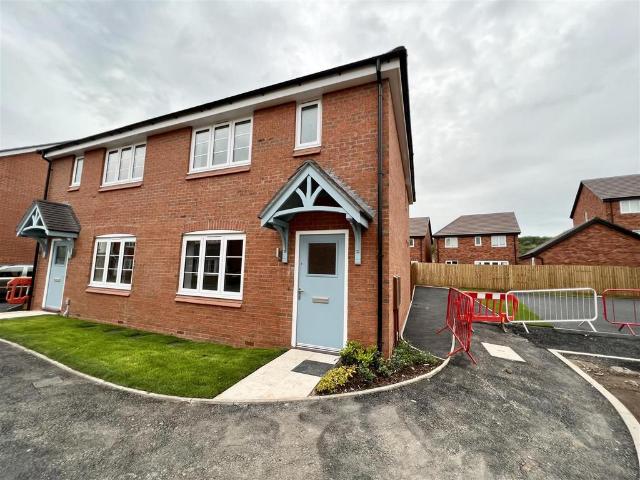 3 bedroom semi detached house to rent