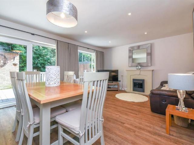 3 bedroom semi detached house to rent