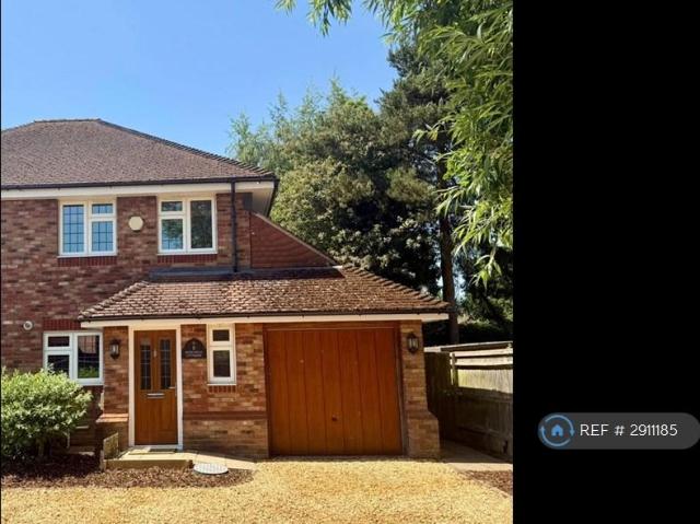 3 bedroom semi detached house to rent