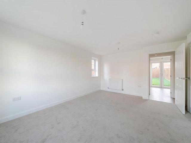 3 bedroom semi detached house to rent