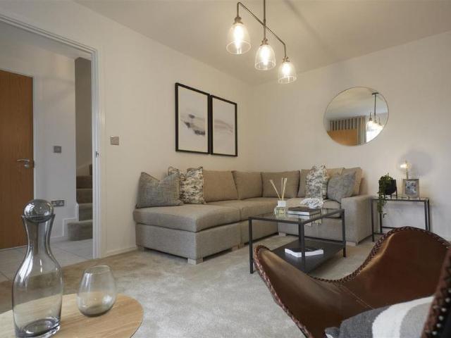 3 bedroom semi detached house to rent