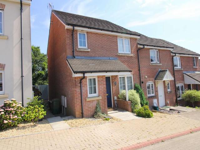 3 bedroom semi detached house to rent
