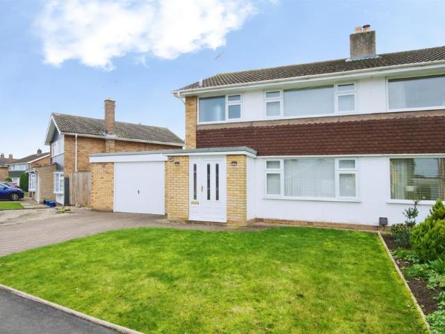 3 bedroom semi detached house for sale