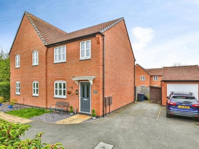 3 bedroom semi detached house for sale