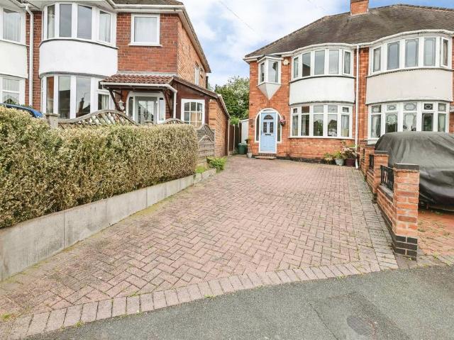 3 bedroom semi detached house for sale