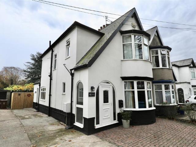 3 bedroom semi detached house for sale