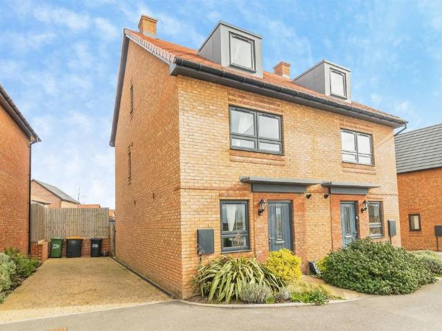 3 bedroom semi detached house for sale