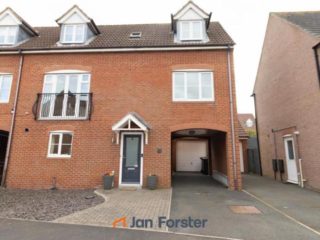 3 bedroom semi detached house for sale