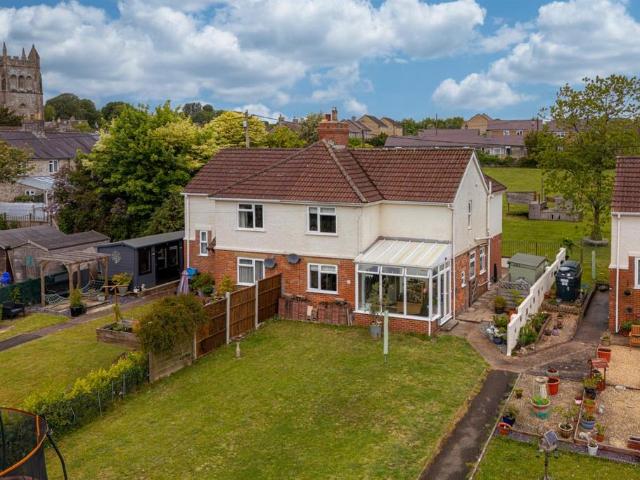 3 bedroom semi detached house for sale