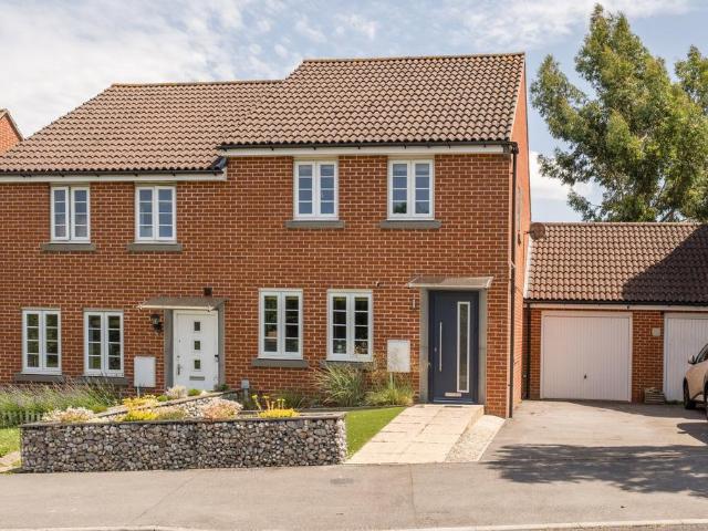 3 bedroom semi detached house for sale