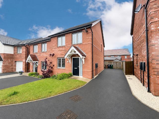 3 bedroom semi detached house for sale